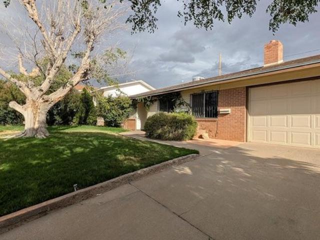 352 Crestmont Dr, El Paso, TX 79912