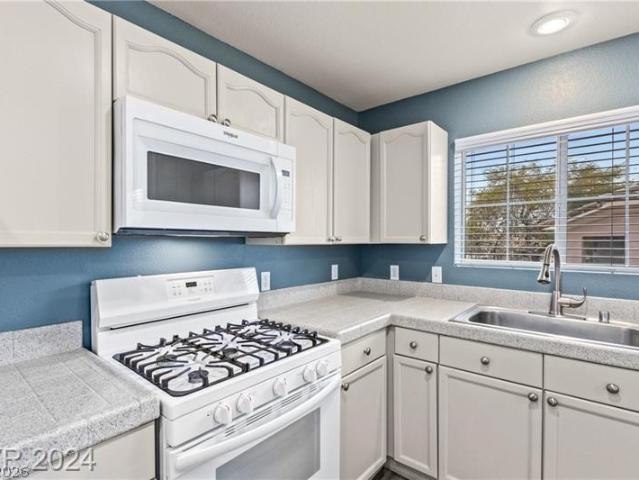 352 Amber Pine Street 201