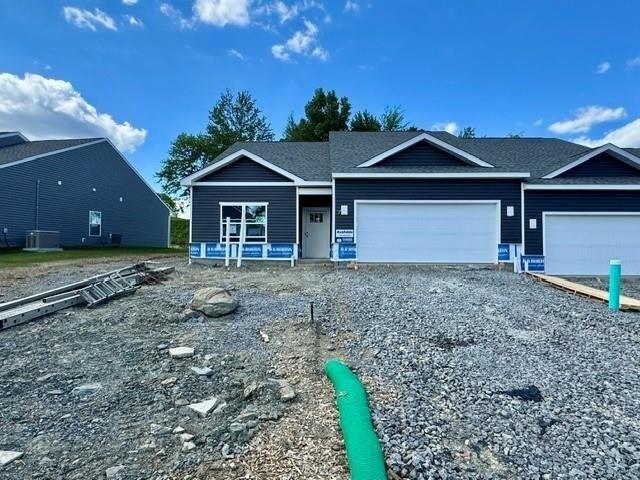 352 Gleneagles Dr, Butler, PA 16001