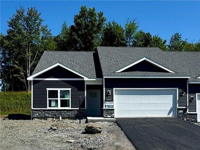 352 Gleneagles Dr, Butler, PA 16001