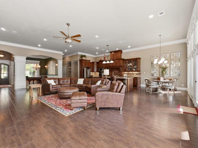 352 Housley Point