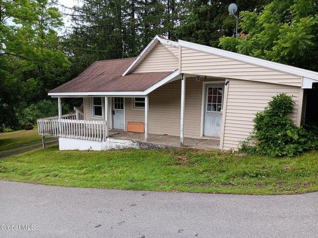 352 Hillside Rd, Pattersonville, NY 12137