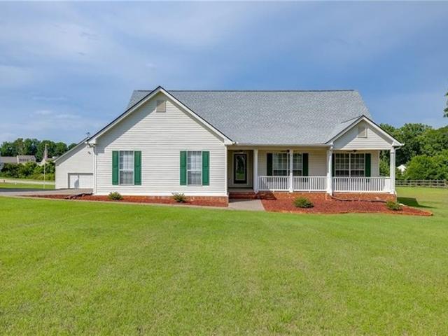352 Olde Wick Trl, Hoschton, GA 30548