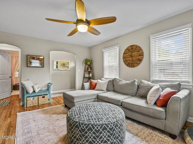 352 Leeward Ave, Beachwood, NJ 08722