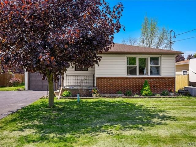 352 Seneca Pl, Lancaster, NY 14086