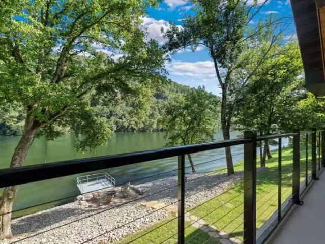 352 WHEATSTONE PL, COTTER, AR 72626