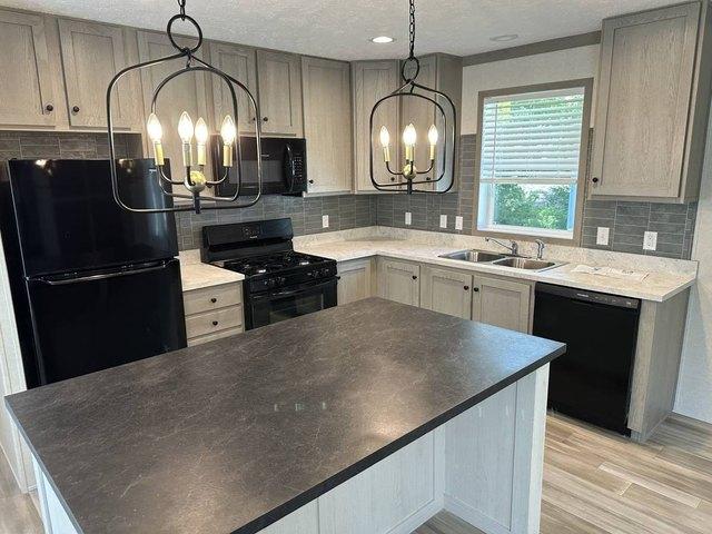 352 Utah Unit 352, Belleville, MI 48111
