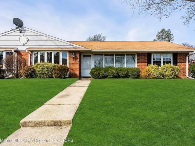 352D Dorchester Dr, Lakewood, NJ 08701