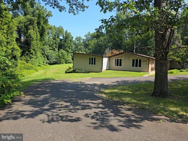 3534 Woodburn Rd, Annandale, VA 22003