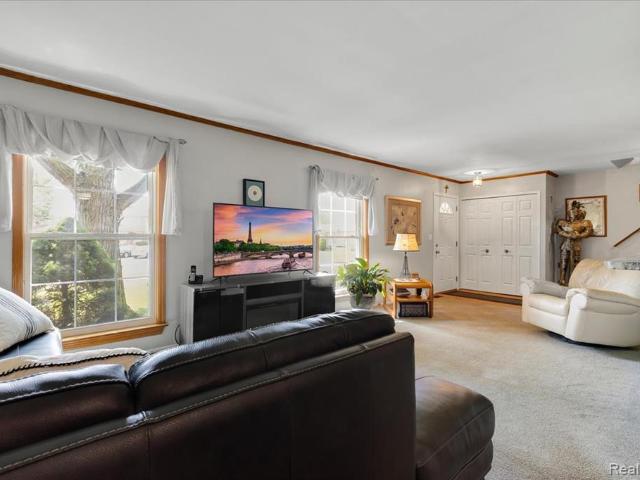 35352 Tall Oaks Drive