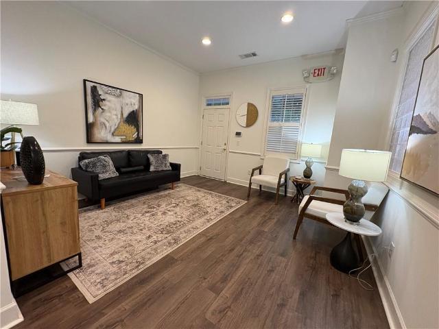3535 Roswell Road 38