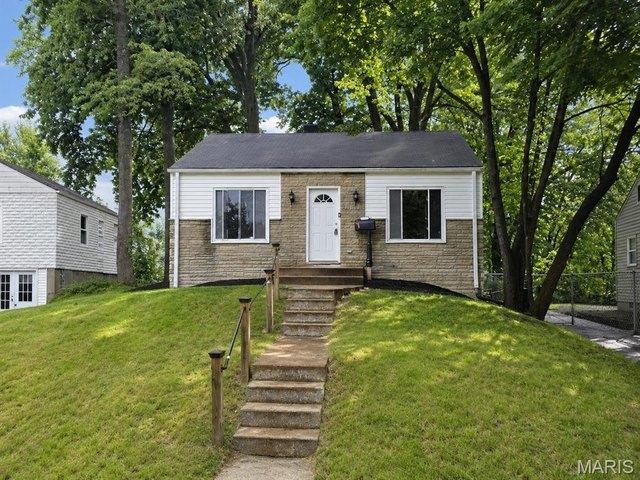 3535 Saint Christopher Ln, Saint Ann, MO 63074