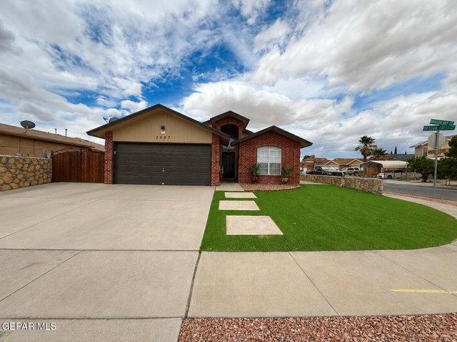 3537 Dragon Crest Dr, El Paso, TX 79936