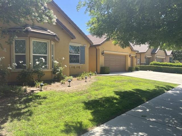 3537 W Delaware Ct, Visalia, CA 93291