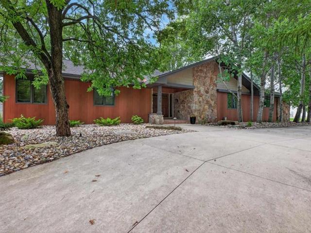 3538 Inverness Rd, Waterloo, IA 50701