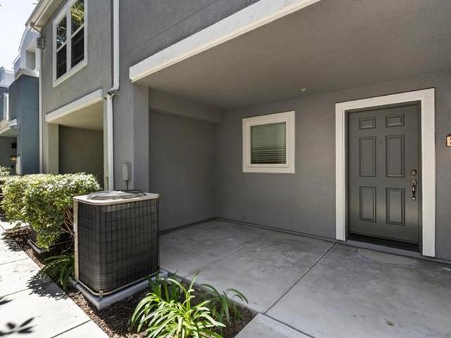 3538 Shoreline Bluff Ln, San Diego, CA 92110