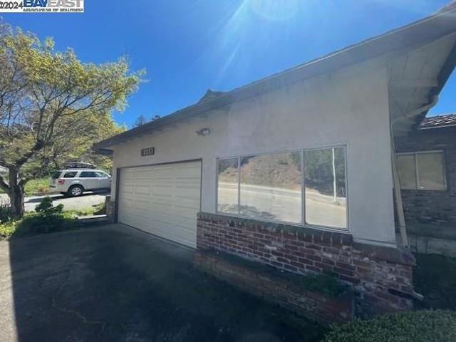 3539 Joaquin Miller Rd, Oakland, CA 94602
