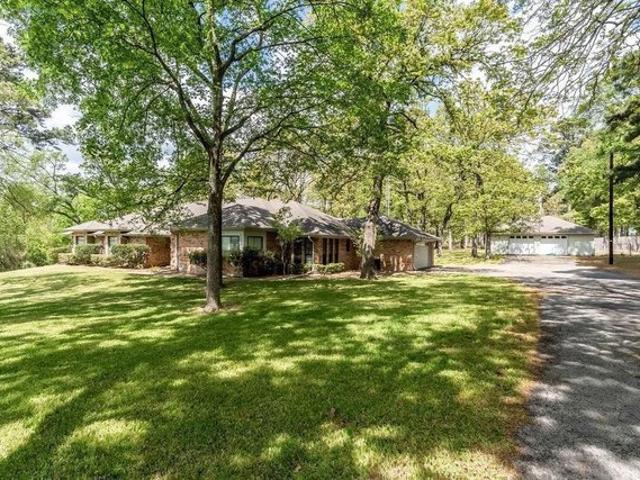 3530 An County Road 2202, Palestine, TX 75803
