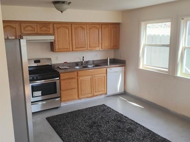 3532 San Leandro St