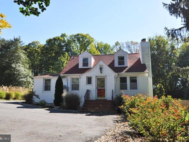 3533 Woodburn Rd, Annandale, VA 22003