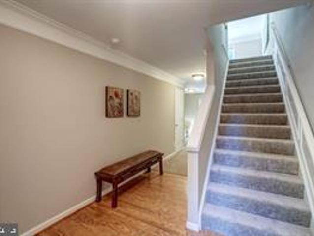 353 Barnfield Square NE