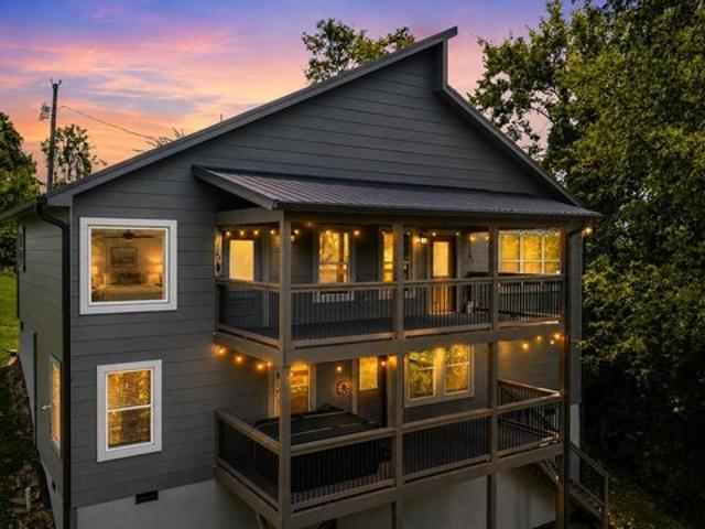 353 Oak Lake Dr, Sevierville, TN 37876