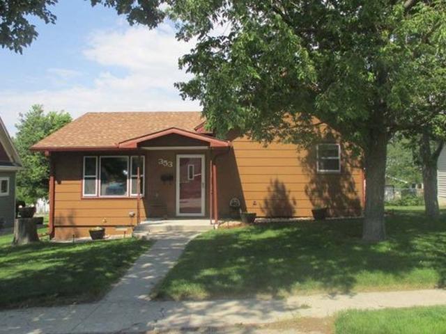 353 Lake St, Chadron, NE 69337