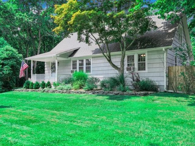 353 S Country Rd, Brookhaven, NY 11719