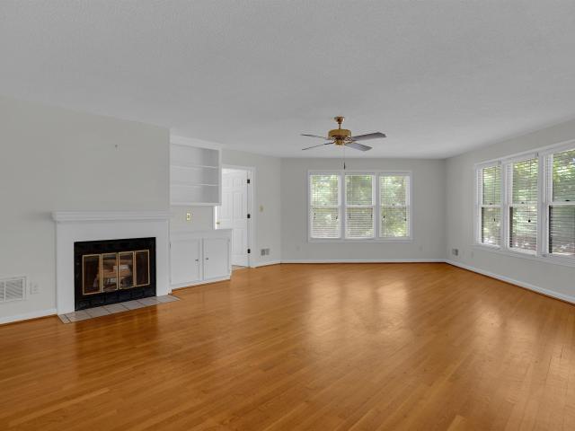 353 Yachting Road