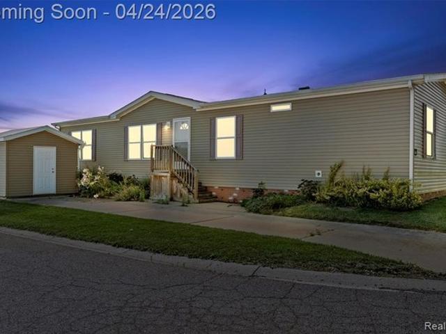 3544 Midsummer Ln, Salem, MI 48167