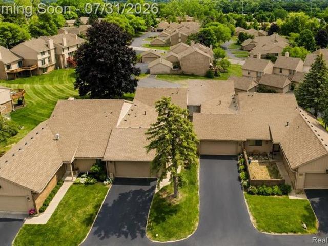 35457 Heritage Ct, Farmington, MI 48335