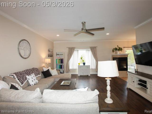 3546 Eagle Creek Drive # 8