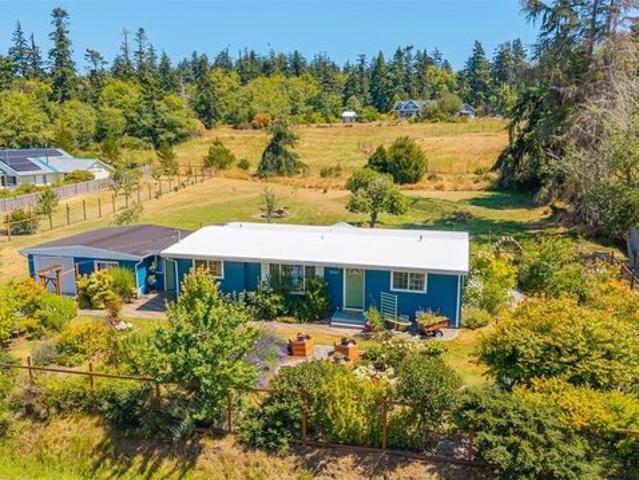 3547 Smugglers Cove Rd, Greenbank, WA 98253