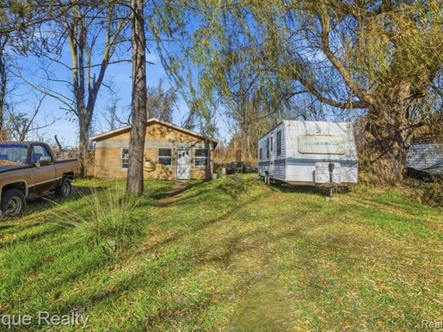 3548 Cleveland St, Port Huron, MI 48060