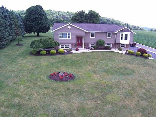 3549 Cedar Dr, Lehigh Township, PA 18088