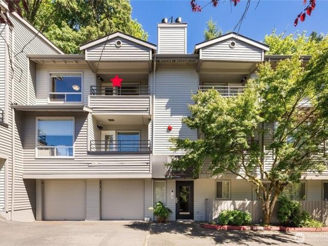 3540 Lake Washington Blvd SE Apt 210, Bellevue, WA 98006