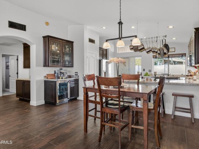 3542 e kerry lane