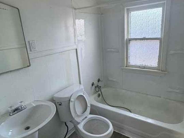3542 W 119th Street 2 Bedroom Apartment for Rent at 3542 W 119th St, Cleveland, OH 44111 Jefferson