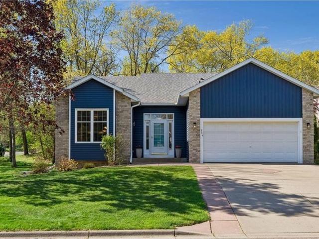 354 E Avenue Cir, Mahtomedi, MN 55115