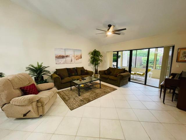 354 SW 28th Ave, Delray Beach, FL 33445 | MLS #R11134