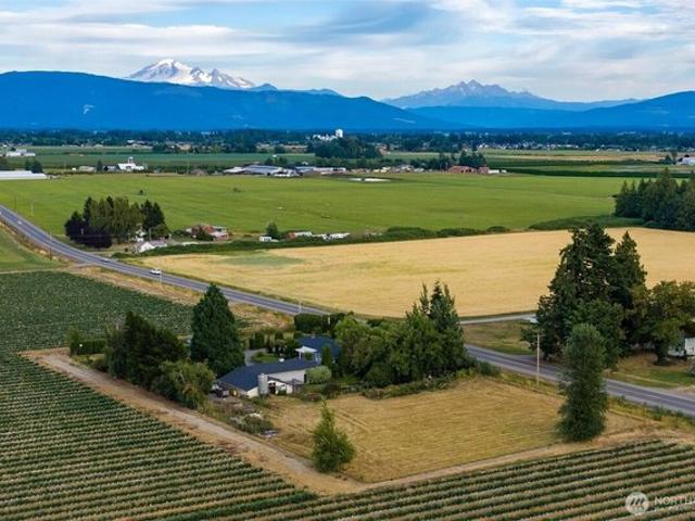 354 W Badger Rd, Lynden, WA 98264