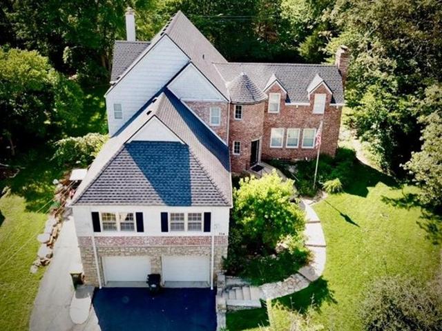 354 Terrace Trl W, Lake Quivira, KS 66217