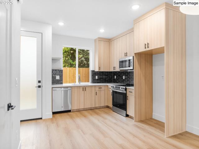 3556 N Haight AVE # 4