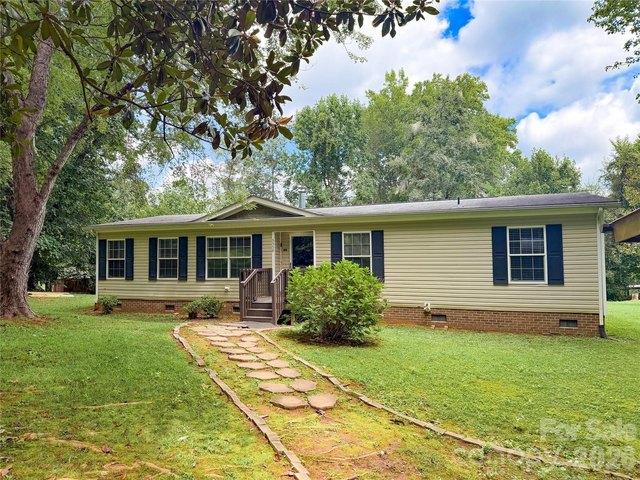 3556 Oakwood Ave, Claremont, NC 28610