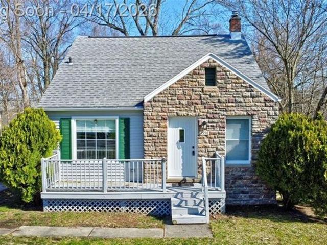 3556 Brookdale Ln, Waterford Township, MI 48328
