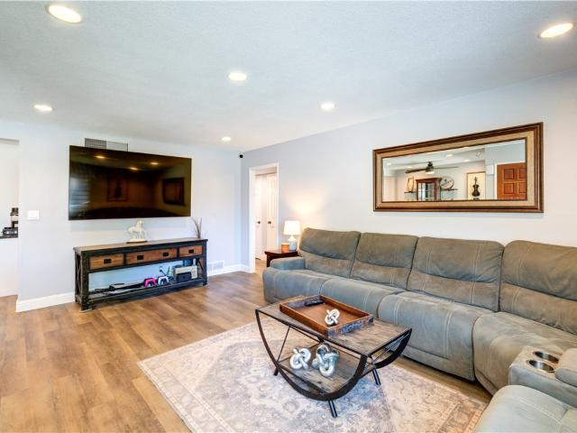 3556 E Donner