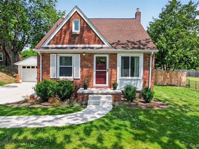 3556 Lincolnshire Rd, Waterford Township, MI 48328