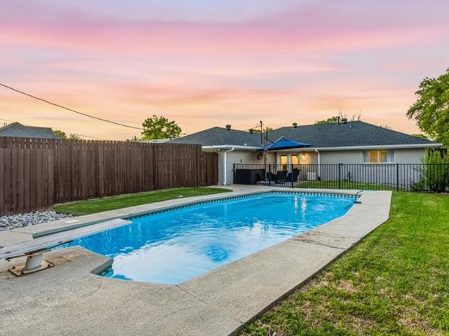 3556 Royal Ln, Dallas, TX 75229