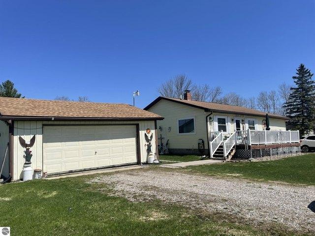 3557 Coveview Dr, Lupton, MI 48635