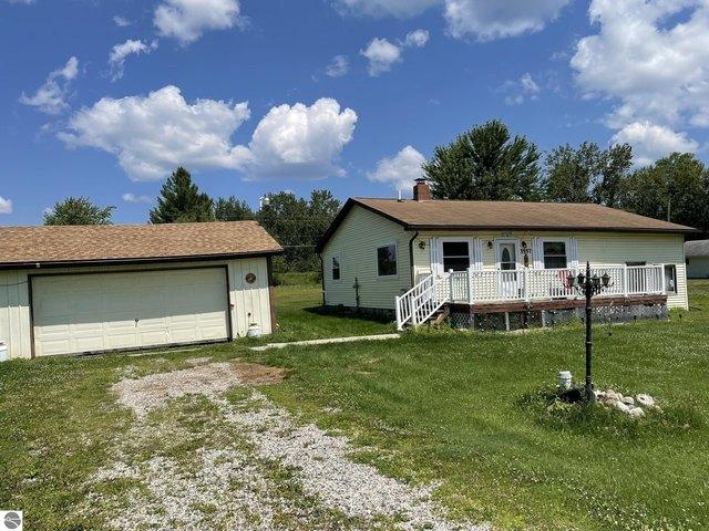 3557 Coveview Dr, Lupton, MI 48635